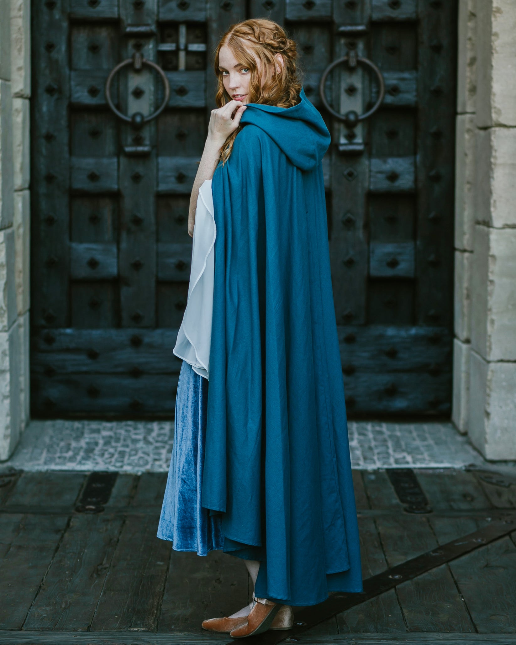 Linen Renaissance Cloak – French Meadows