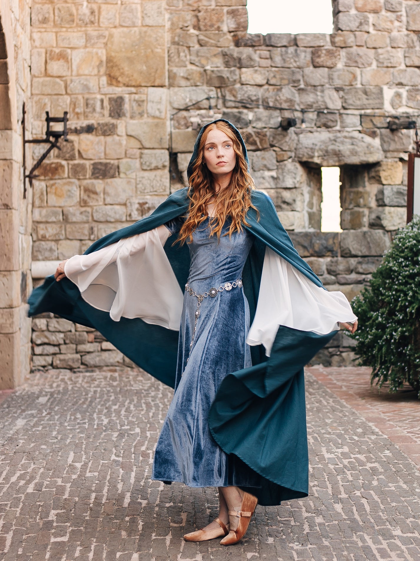Linen Renaissance Cloak – French Meadows